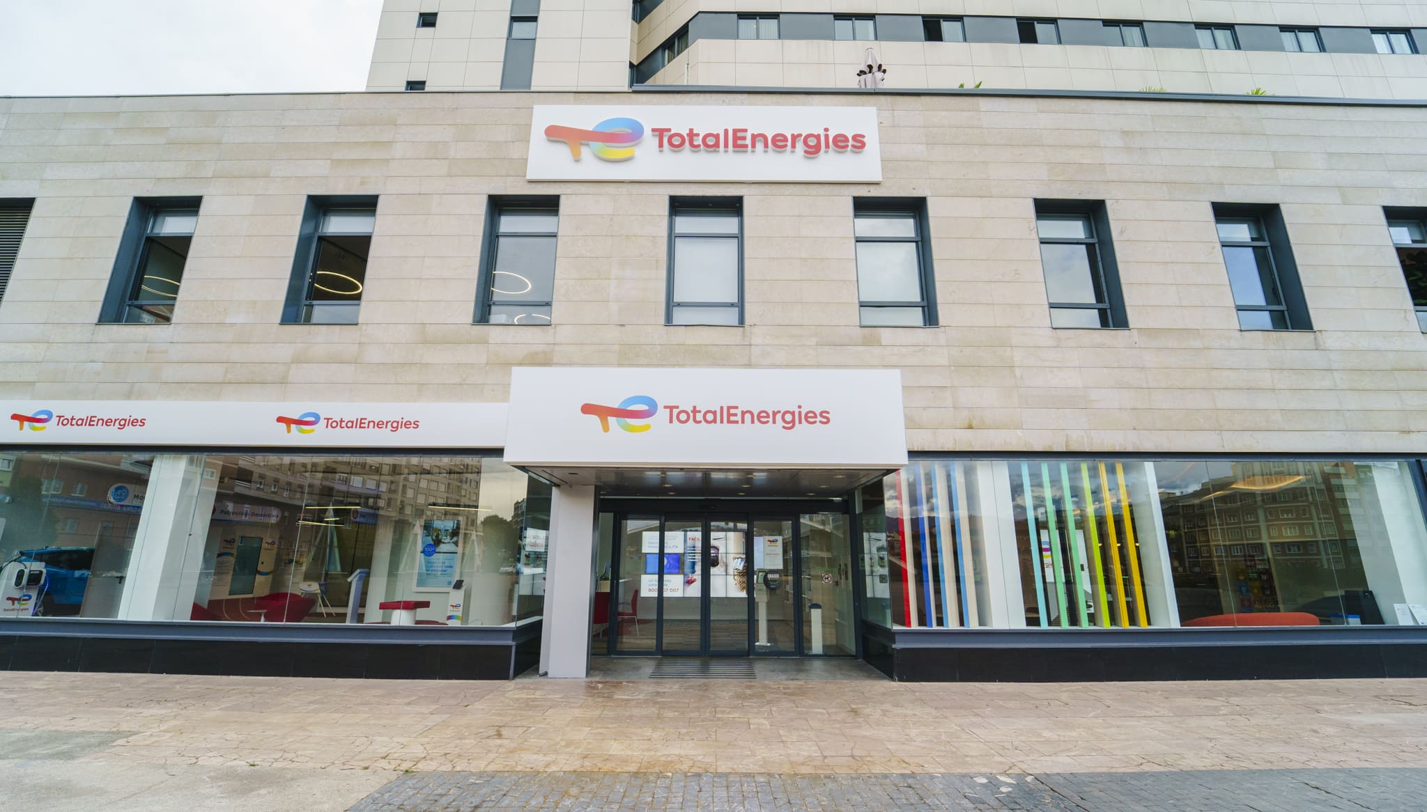 Oficina comercial TotalEnergies Oviedo, plaza Ferroviarios